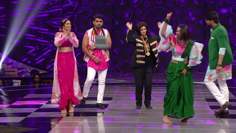 Ravivaar with Star Parivaar Season 1: Where To Watch Every Episode ...