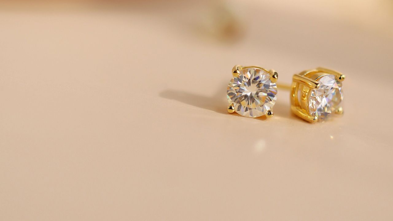 Fabulite Strontium Titanate: Where to Watch and Stream Online | Reelgood