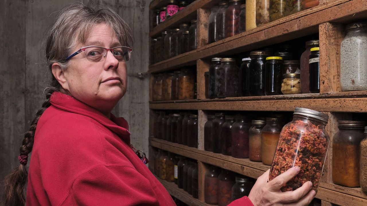 Bienvenue chez les cheaps Season 1: Where To Watch Every Episode | Reelgood