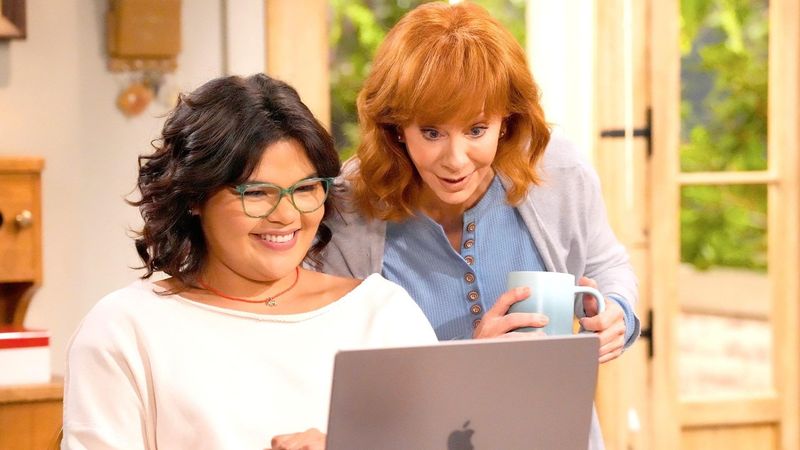 Happy's Place Season 1: Where To Watch Every Episode | Reelgood