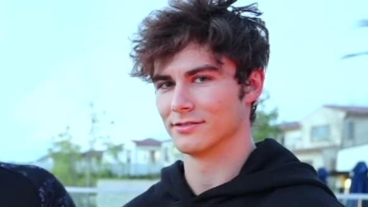 Stokes Twins: Where to Watch and Stream Online | Reelgood