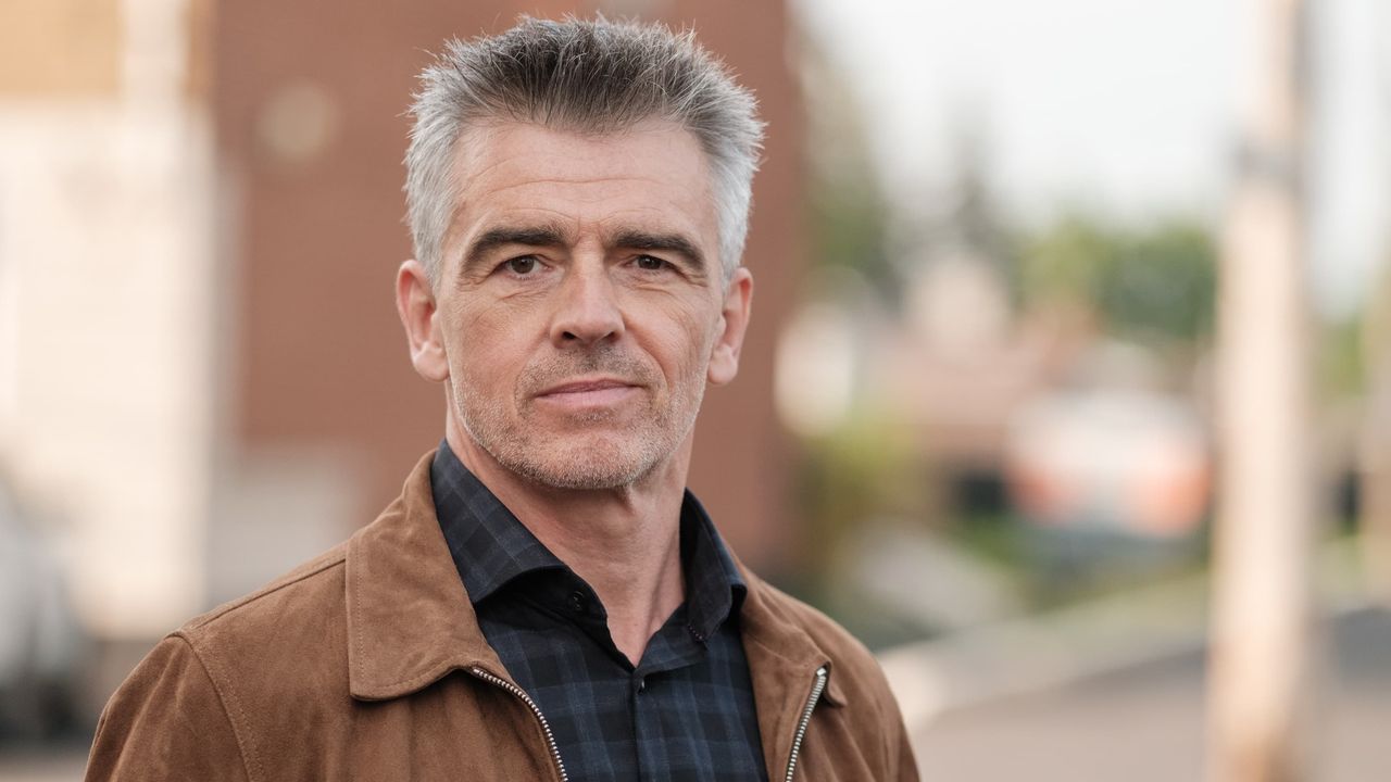 L'homme qui aimait trop: Where to Watch and Stream Online | Reelgood